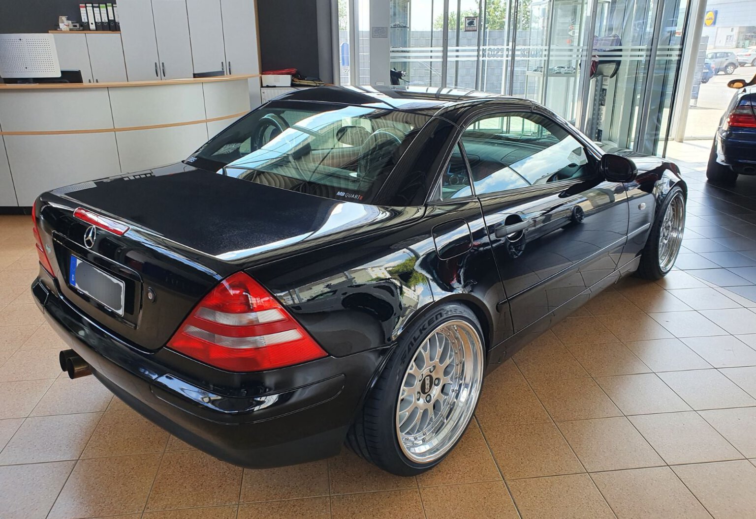 Der Mercedes Benz SLK R170 mit exklusiven Inden Champion LM Felgen ...